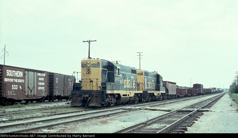 Two AT&SF GP7s in September 1966